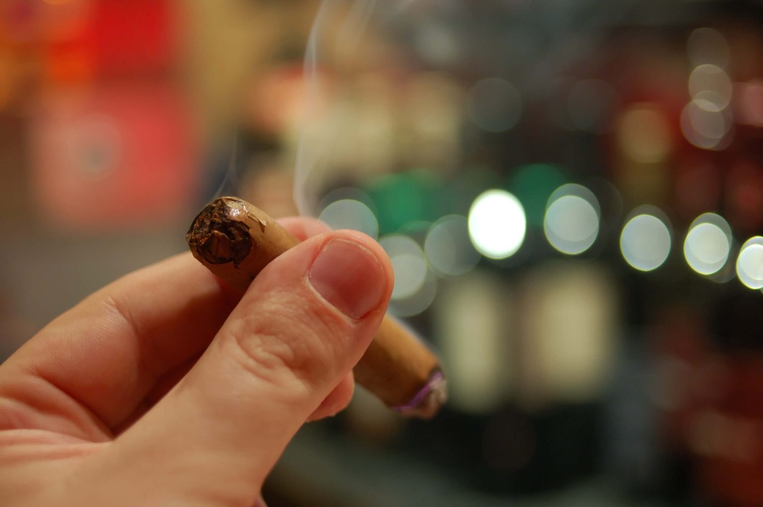 Top Cigar Etiquettes: Smoke Like a Cigar Aficionado - Happy Smoking